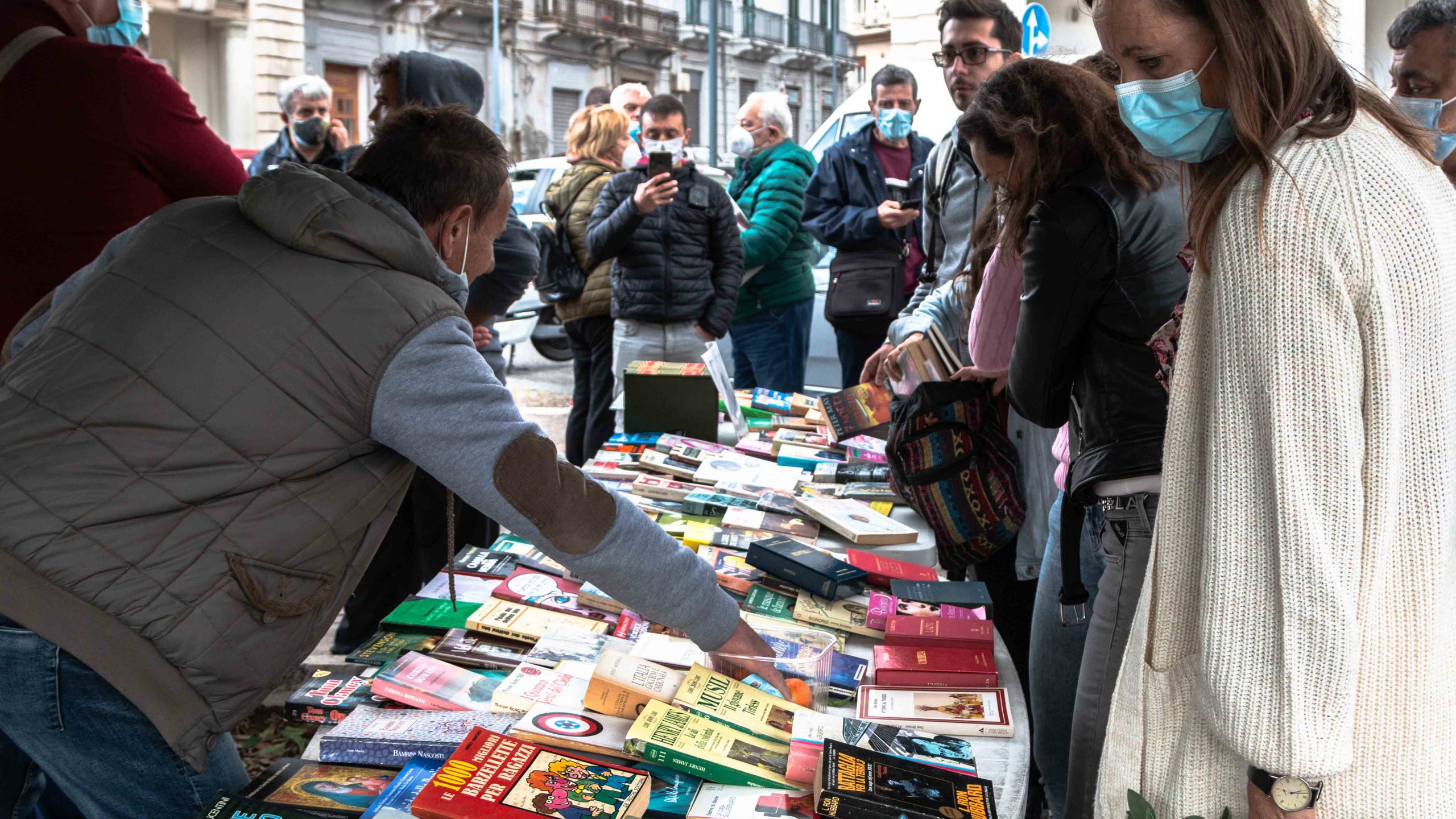 I librai di Piazza del Popolo. O dell’arte di nascondere la polvere ...