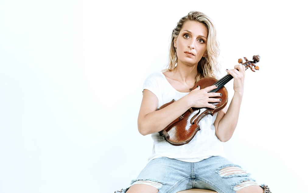 Il tour della musicista messinese mariaFausta, da Acireale a Parigi