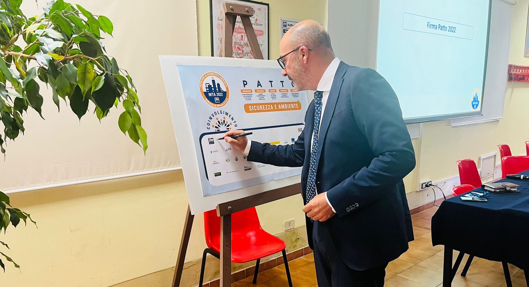 Raffineria di Milazzo, siglato il Patto per la Sicurezza e l’Ambiente 2022 Raffineria di Milazzo, siglato il Patto per la Sicurezza e l’Ambiente 2022