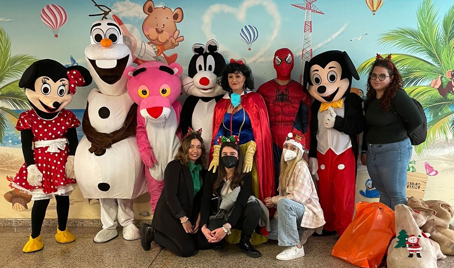 Minnie, Topolino, Spider-Man e Biancaneve animano i reparti pediatrici ...